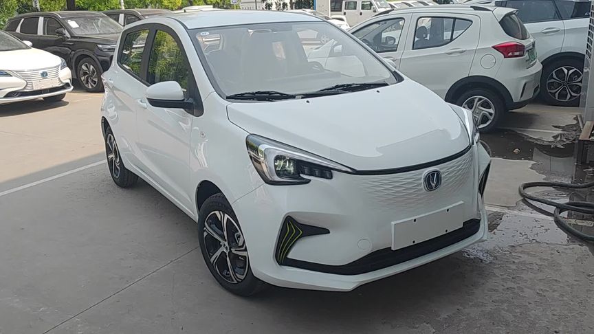 #抖音汽车 #长安新能源 #dou是好车 #奔奔奔 奔奔全方位摄影