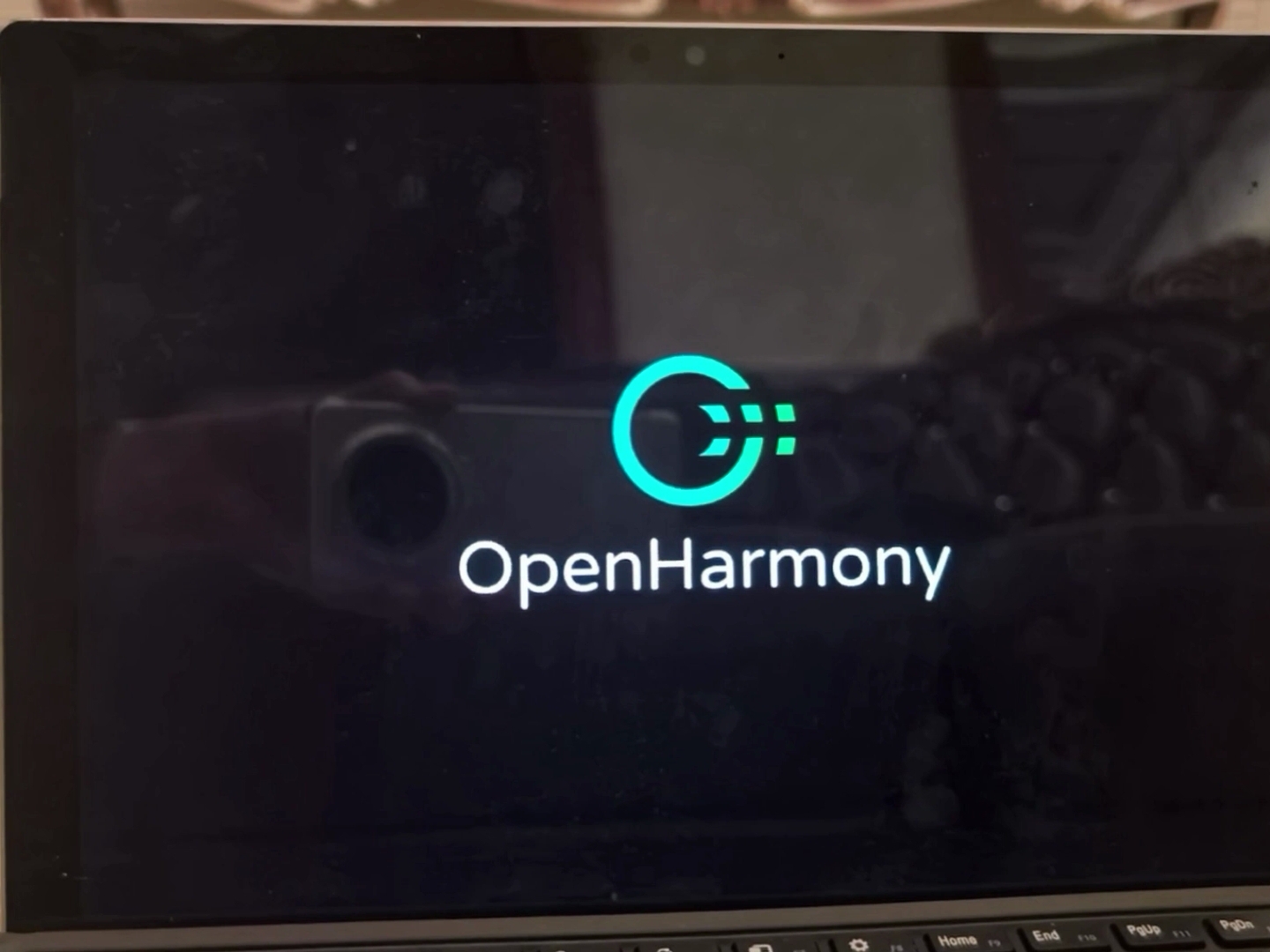 Surface Pro 6 成功运行OpenHarmony5.0进入桌面!