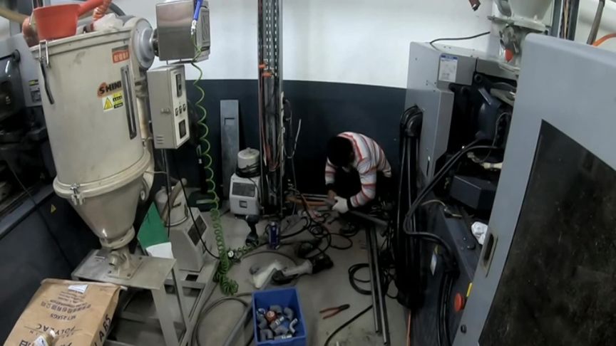 实拍水电工更换压力水箱的管道,一般人不会干,要多学学