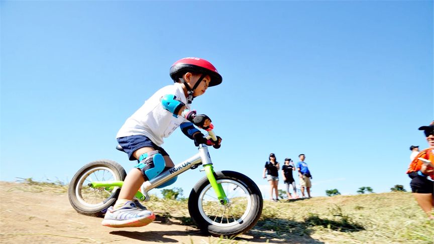 最小的摩托车,只有人的脚那么大,总重量2公斤,你会用来代步吗