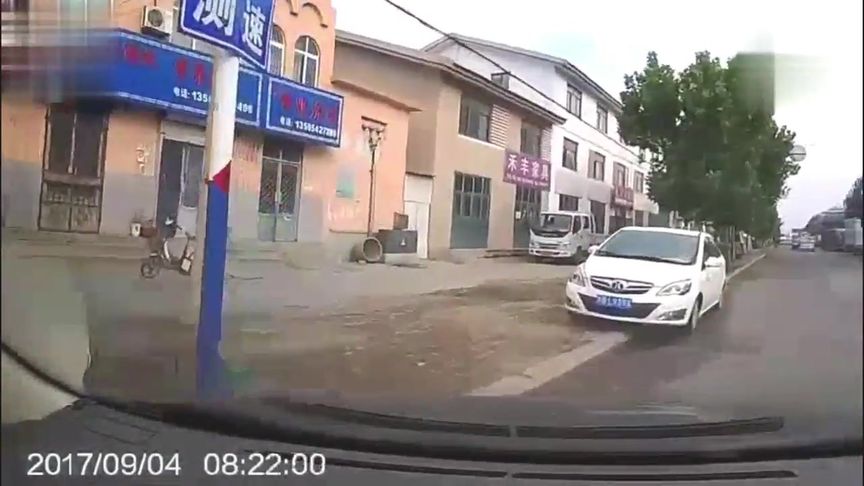 逆行出事故,还敢发视频上网也就你厉害了