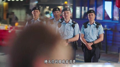 有钱人的生活就是好,合法纳税人,连警察都拿你没办法!