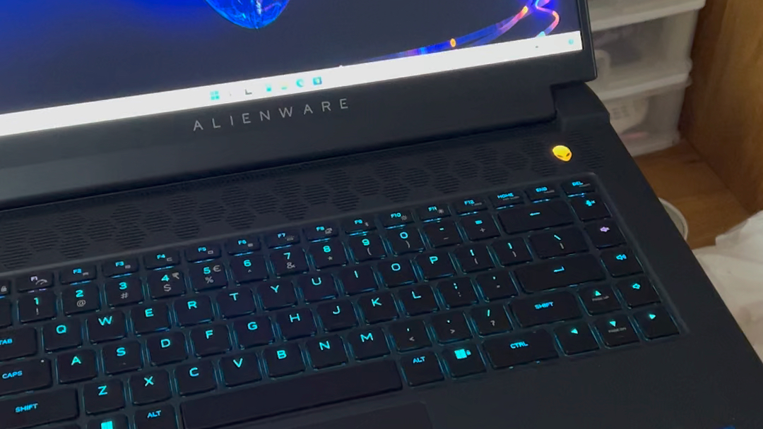 外星人m15r7 3070ti版 让人头裂的口哨声