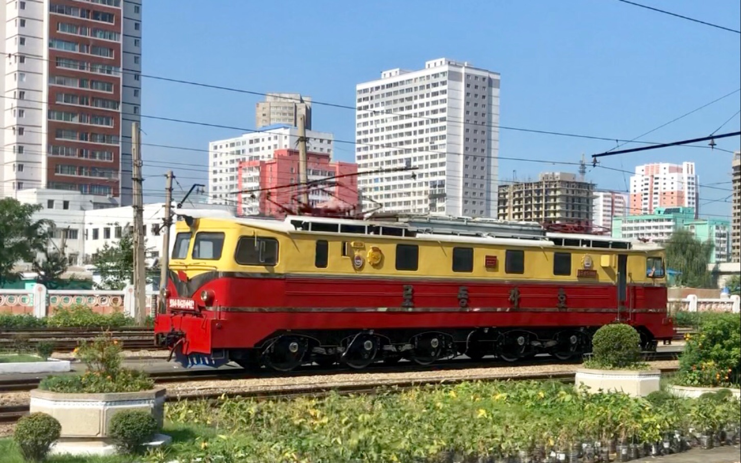 国际列车窗外的朝鲜铁路