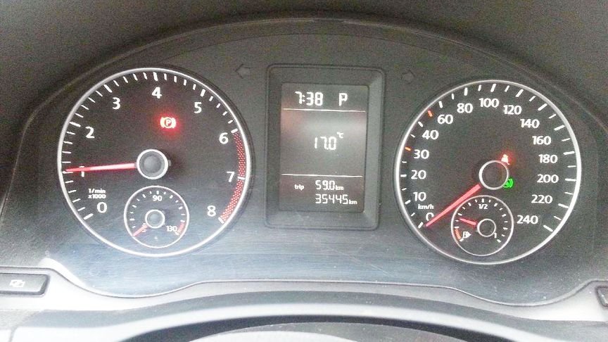 开车时仪表盘上出现这个标识,车子不要再开了,要抓紧去4S店处理