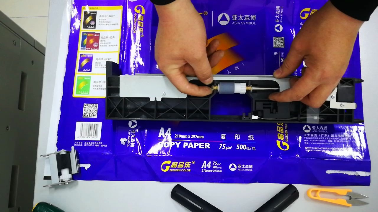 京瓷300I复印机更换搓纸轮步骤