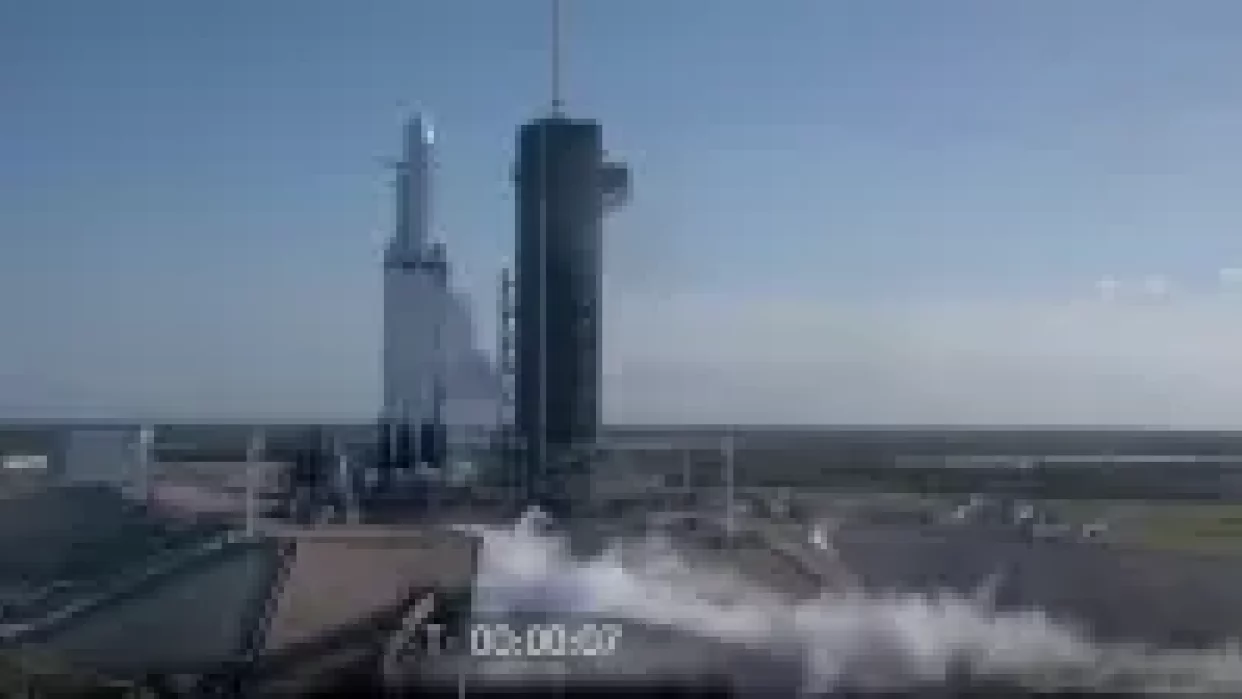 火箭发射10秒倒计时,点火瞬间燃爆全场