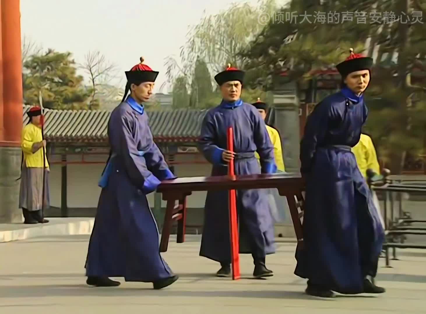 容嬷嬷被打,紫薇再次拿出金牌令箭向滑马求情没用#还珠格格#紫薇#容...