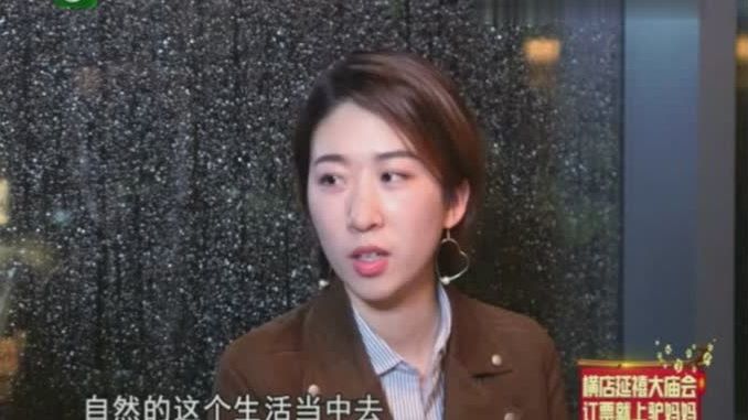 男生相亲太讲究,亲自勘查现场,细致到咖啡杯摆放都要找角度