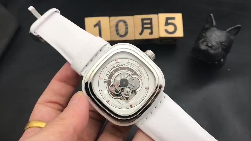 潮人百搭的手表怎么看时间?