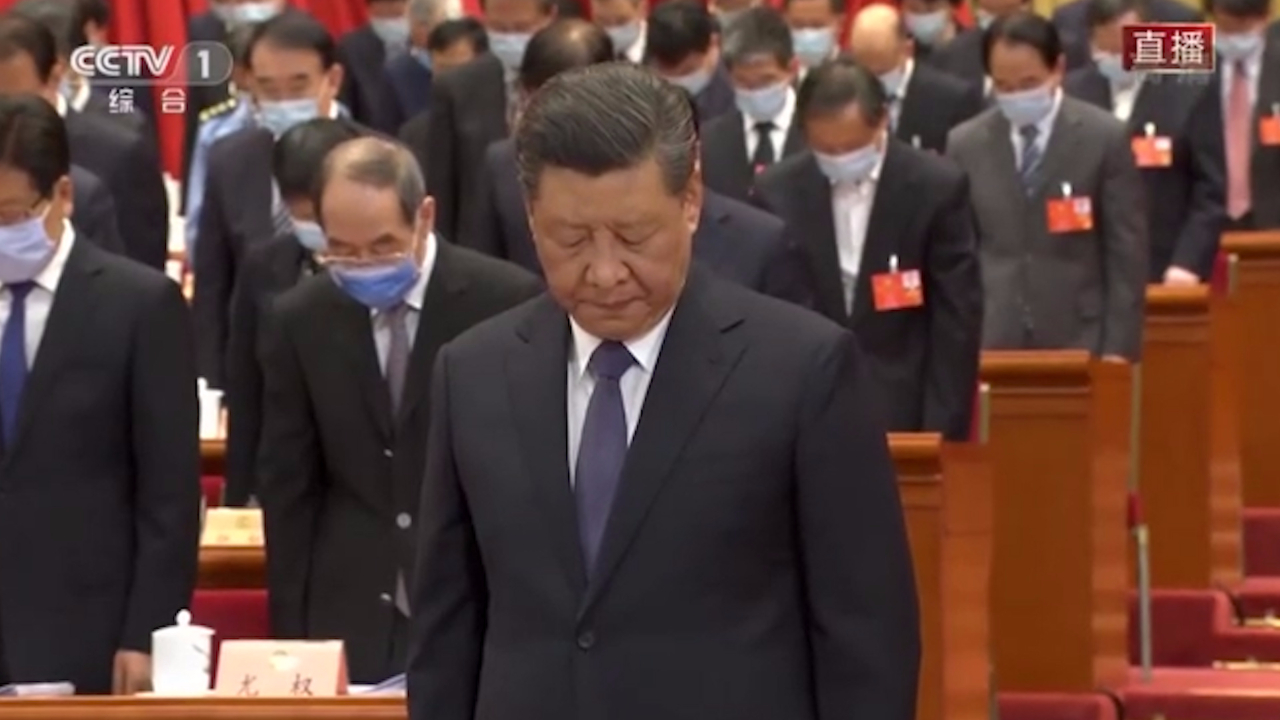 全国政协十三届三次会议举行默哀仪式
