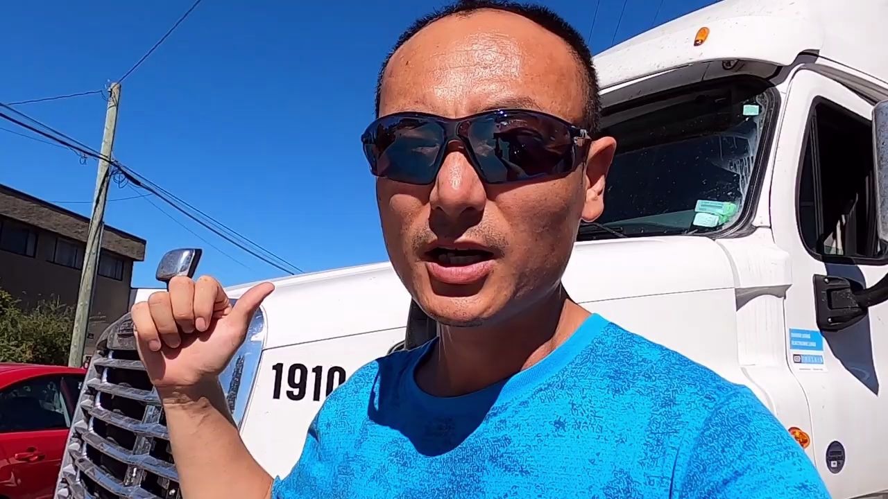 ...哥的重卡绝对不会被人偷电池 | 暴力啪啪啪连拆11个螺丝 | 美式重卡换...