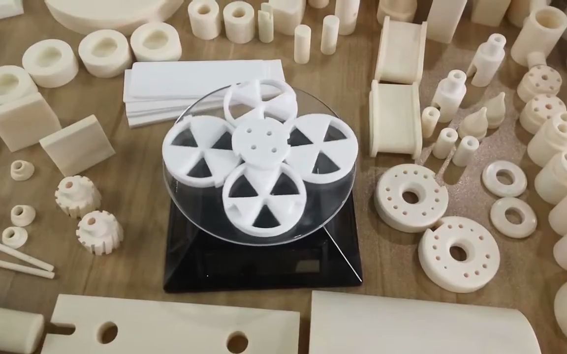 凯发新材料工业陶瓷特点分享:陶瓷管 刚玉管 耐高温管