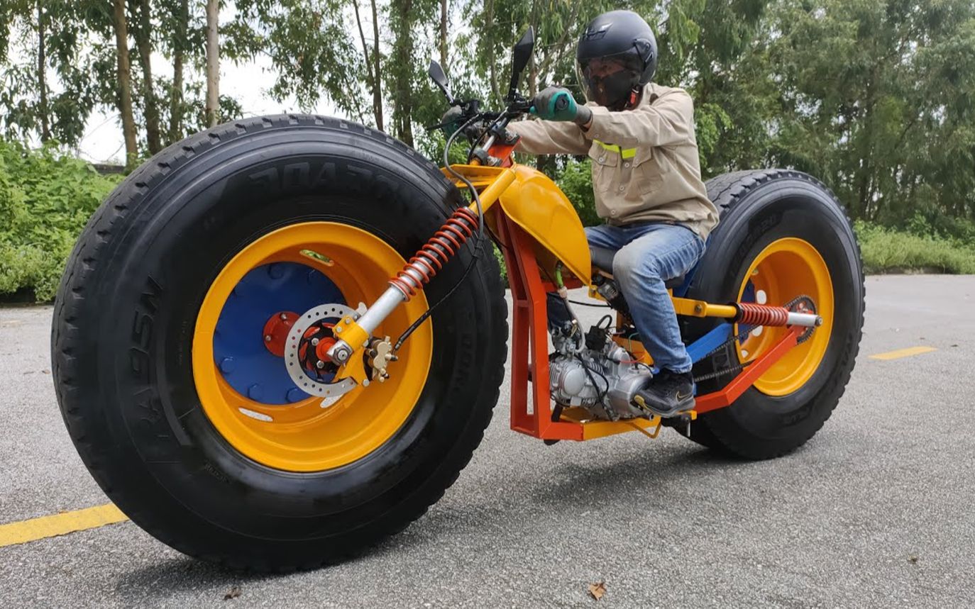 从零打造一辆摩托车,安装卡车轮子,你会骑着它上街吗?