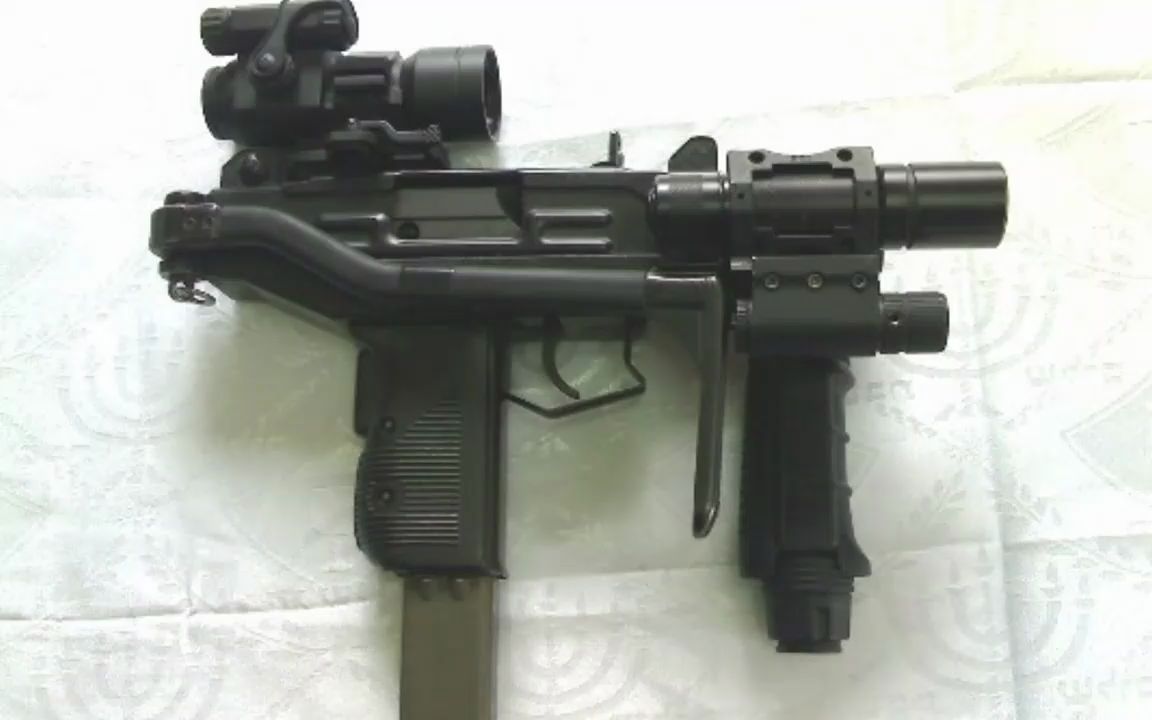 最小的乌兹:微型乌兹冲锋枪,比手机还短的武器射速1200发每分钟