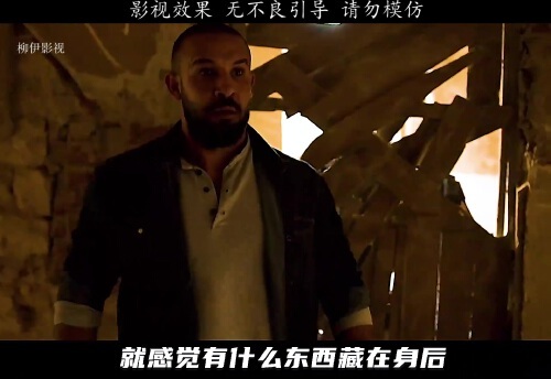 男人心灵手巧,把汽车零件组成机器人