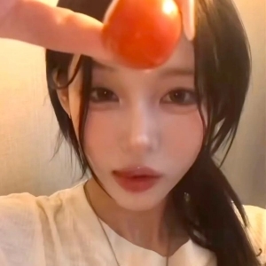 小萌吃饱饱 