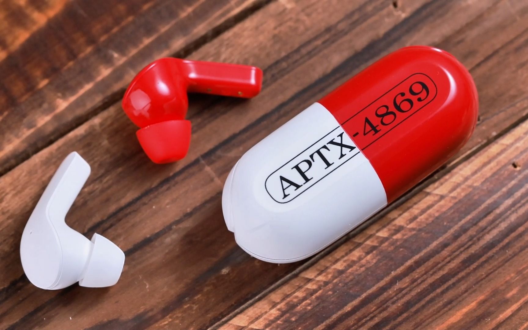 pods 名侦探柯南 APTX-4869药丸 真无线蓝牙耳机 展示