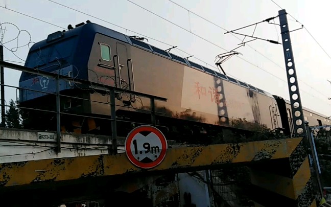 K1510次列车进济宁站