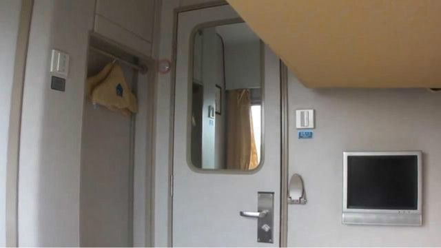 北京到沈阳坐火车比坐飞机还贵?实拍红皮车双人高级软卧内部