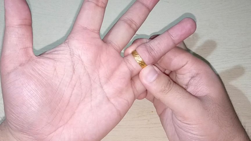 戒指别乱戴,每根手指都有它的意义,快看看你手上的戒指戴对了吗