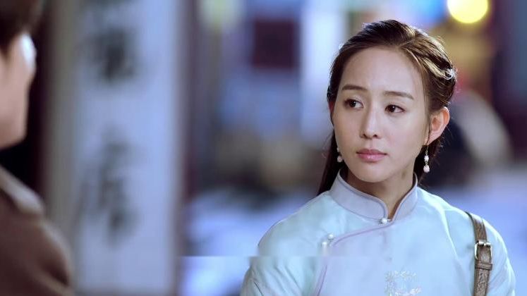 女管家:为了实施自己的报复计划,假装许下婚约