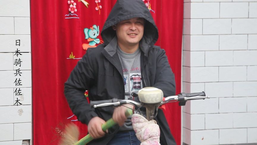 这两个人模仿经典电视剧片段,致敬老版《亮剑》获大赞