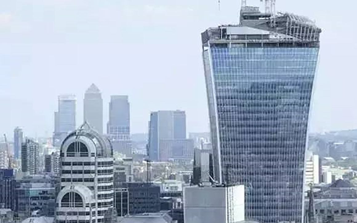 英国巨资建大楼,成为最失败工程,不光烧焦汽车,高温下还能煎蛋