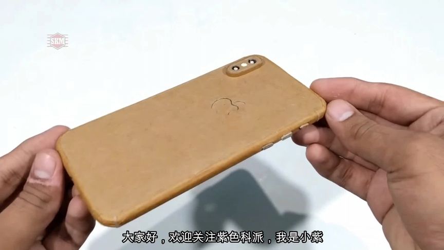 牛人用废旧的硬纸板自制iPhone手机模型,动手能力太强了