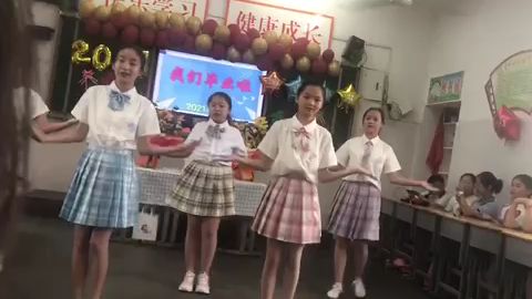 昨天的联欢会,也就是我们毕业了,表演节目