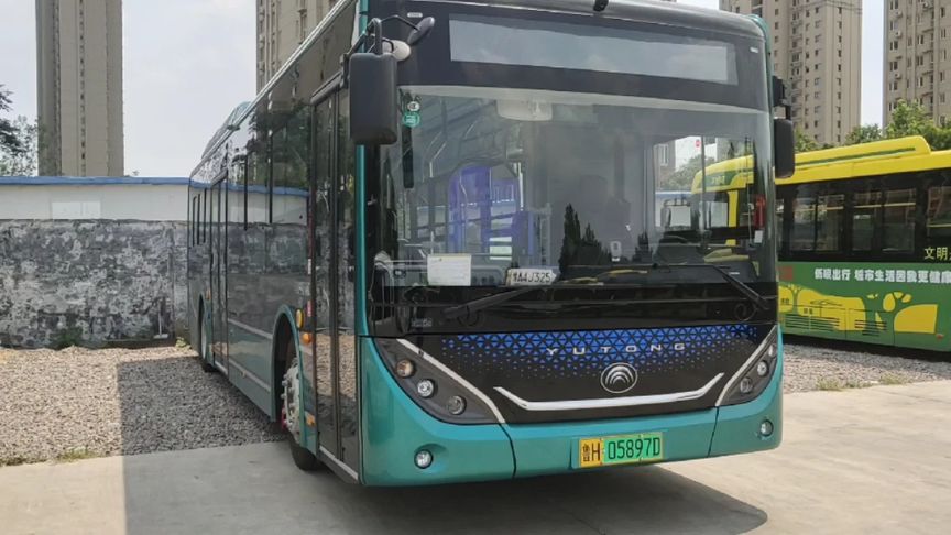 金龙和宇通10.5米纯电动公交车,来看看怎么样…