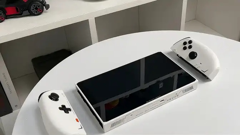 switch2继续被爆料!底座外形曝光、个头更小巧还能当电子时钟