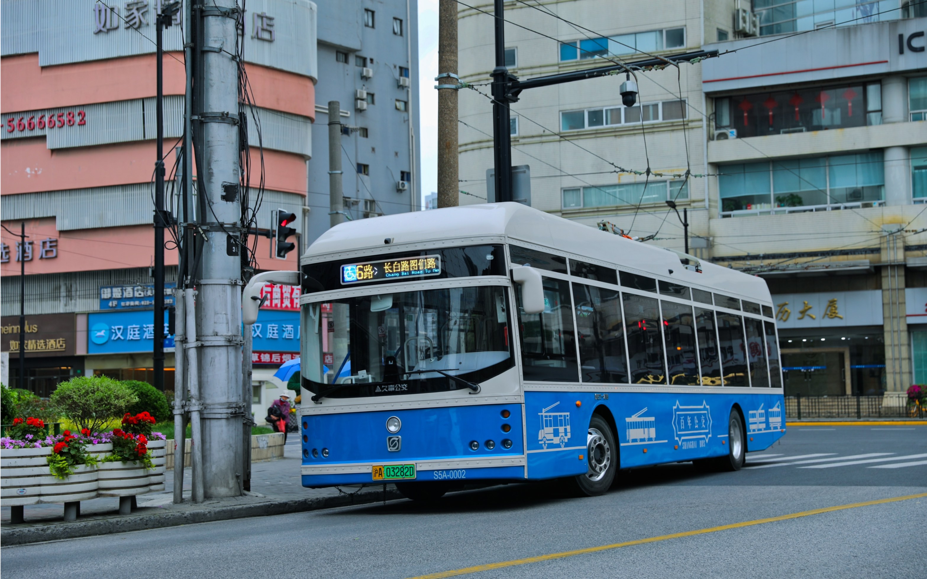上海编码最小的公交线路又用上了无轨电车!上海巴士一公司6路s5a...