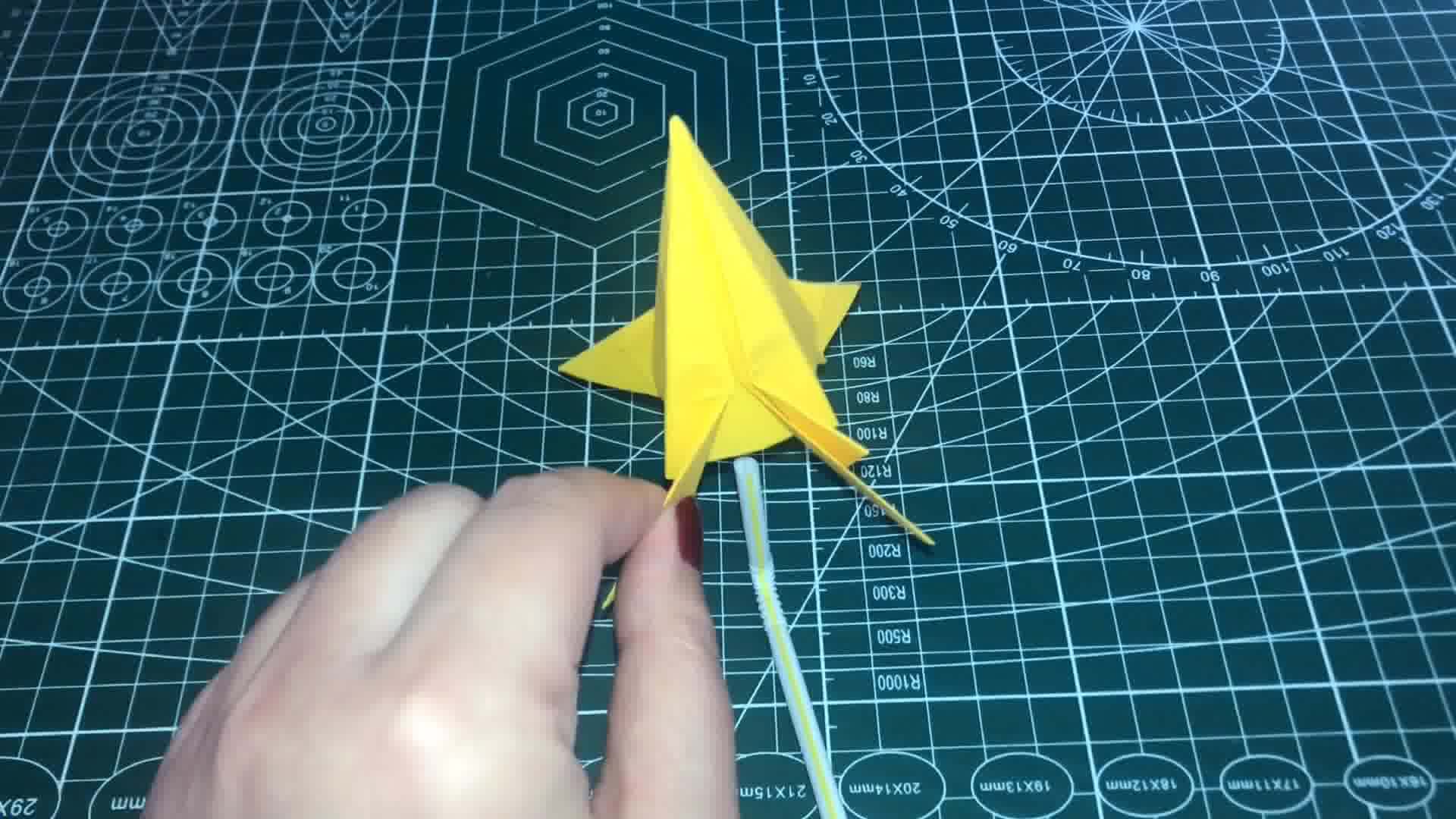 一吹就可以发射的火箭折纸,简单有.