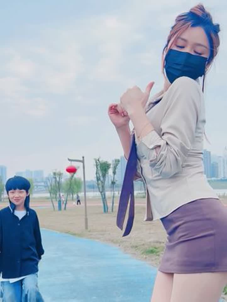 素颜来啦!#小模样舞蹈 #全网都在跳这个舞