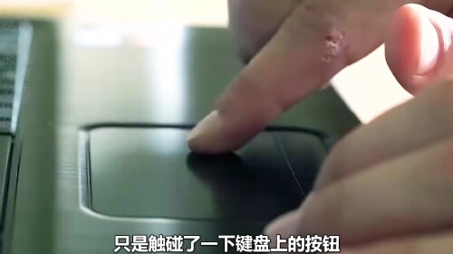 男人竟然将鼠标移动到现实世界,太不可思议了