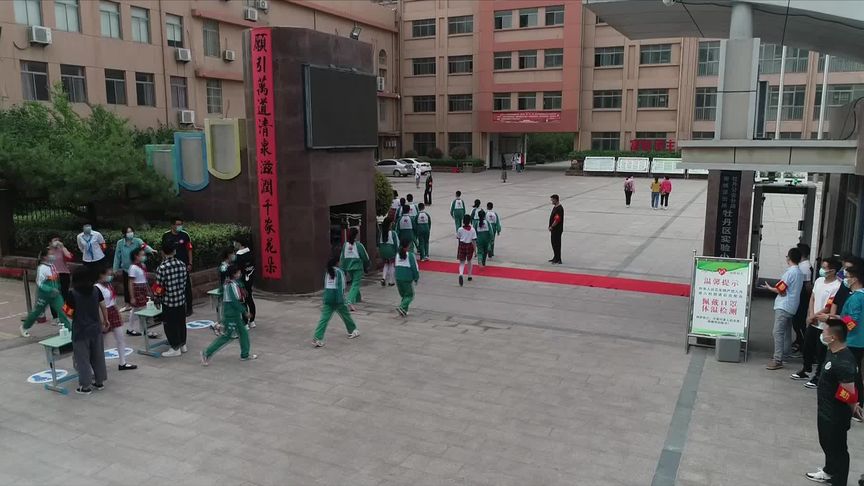 开学啦!孩子们走进校园,5名小姑娘有话说,讲得真好