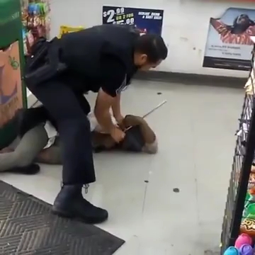 卧槽!美国警察抓小偷 是打死不犯法吗?打的真狠!