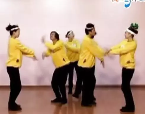 幼儿园律动《新年森林舞会》