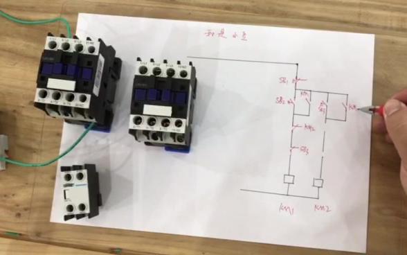 电工知识:如何设计电机正反转控制线路,实物讲解