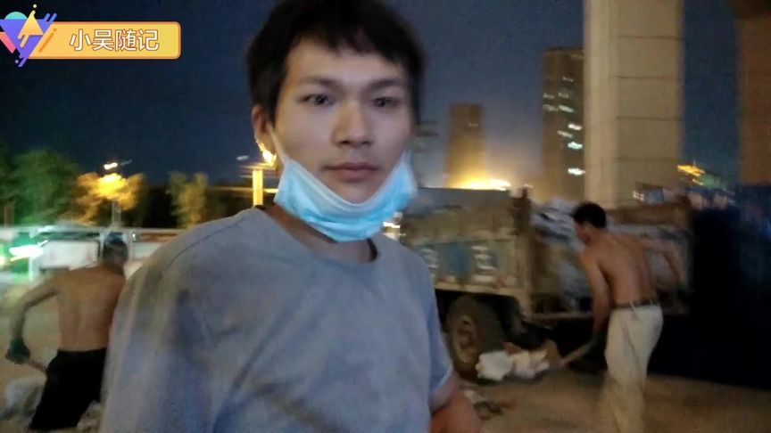 垃圾拉走,师傅说我们装车150,你们自己装100,大家觉得该选哪个