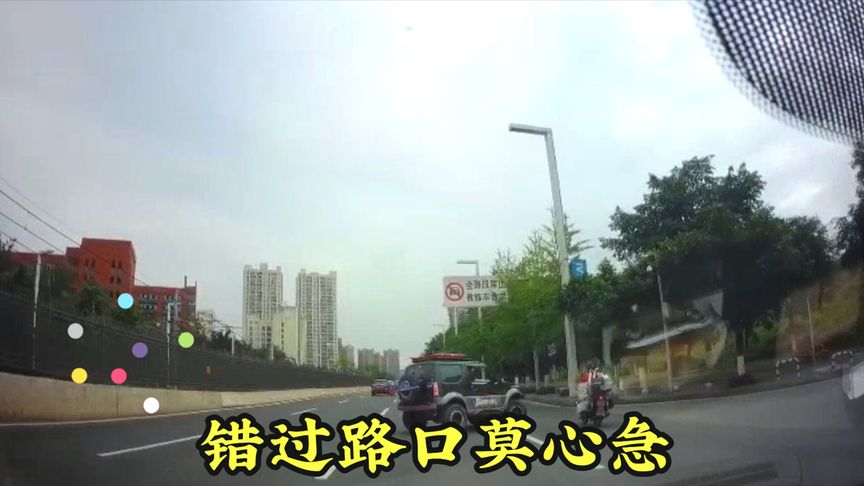 交通事故精选案例,错过路口莫心急,看清路况再转弯…