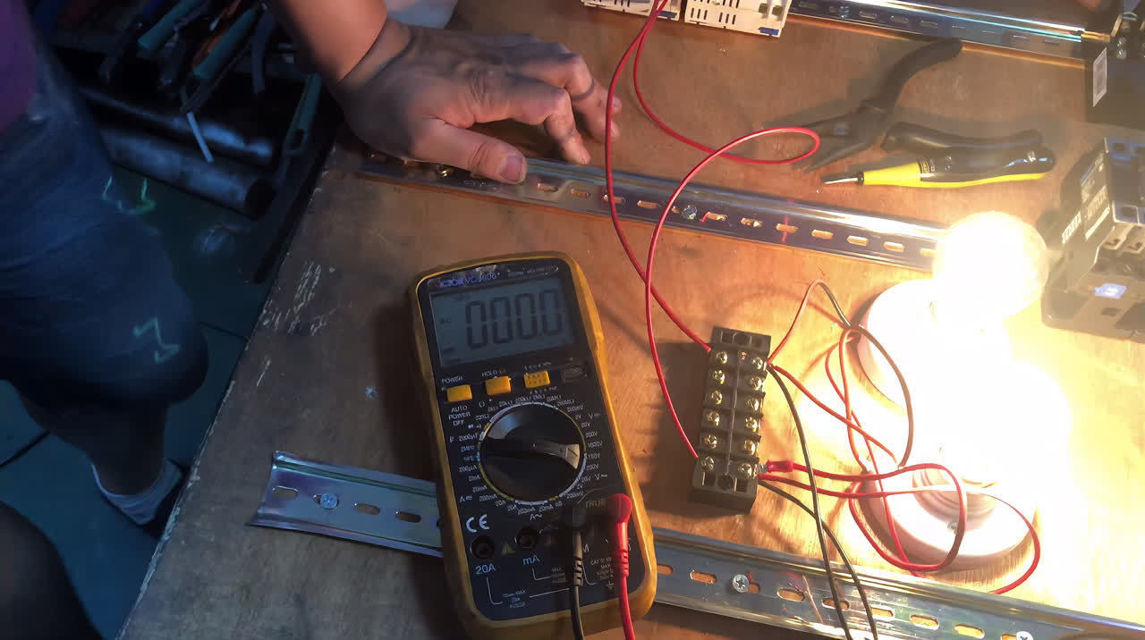 实战!并联电路讲解,电压与电流的关系,实用技巧