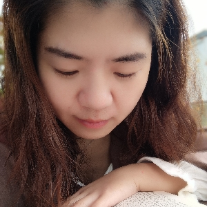 爱翻译的花妮子 