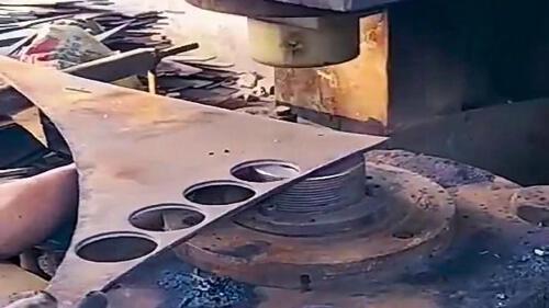 机械加工效率不一般,减轻工人的负担,提高生产力!