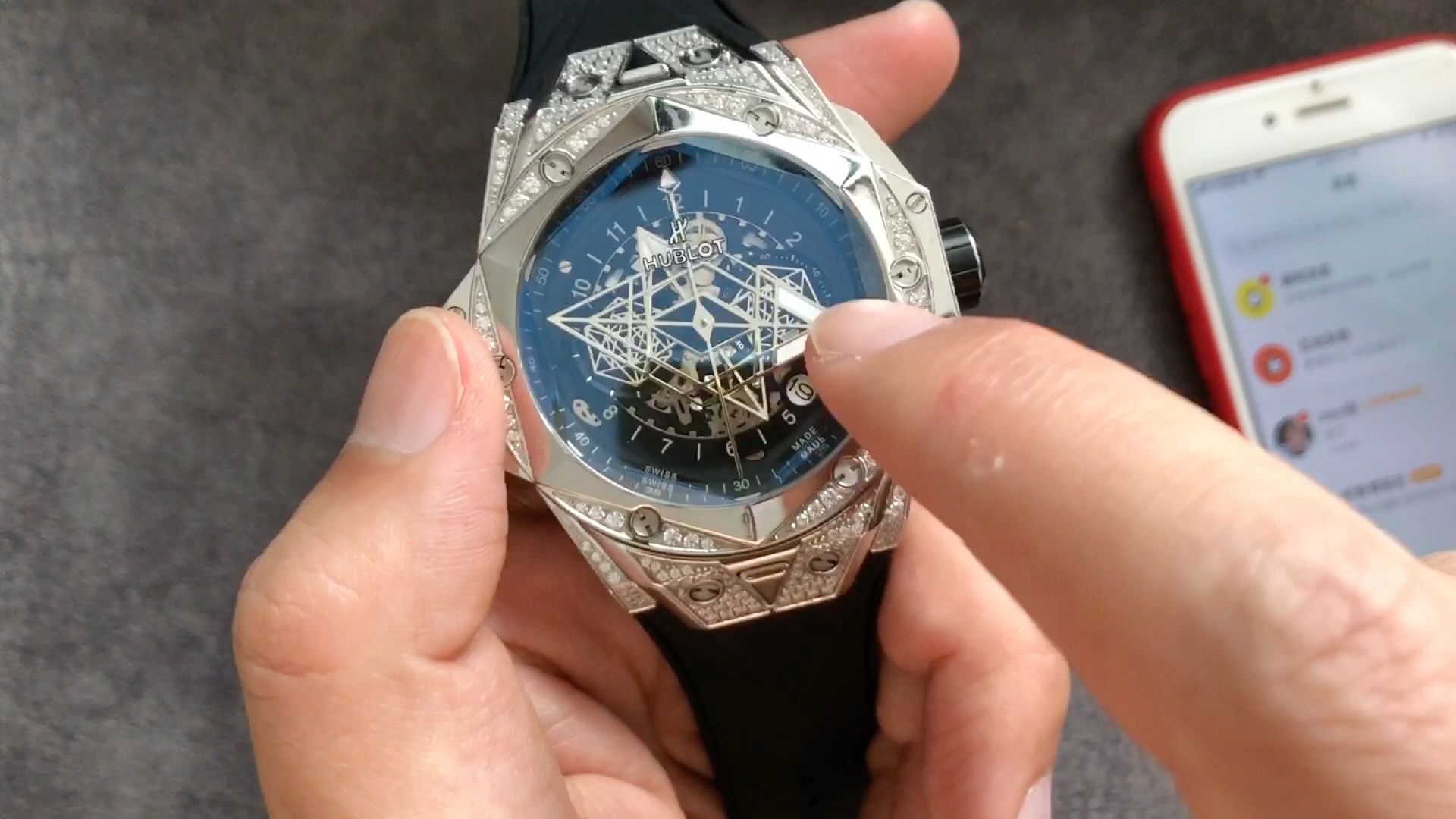 恒宝刺青二代满钻表,石英芯机械结构又一次颠覆了我的认知