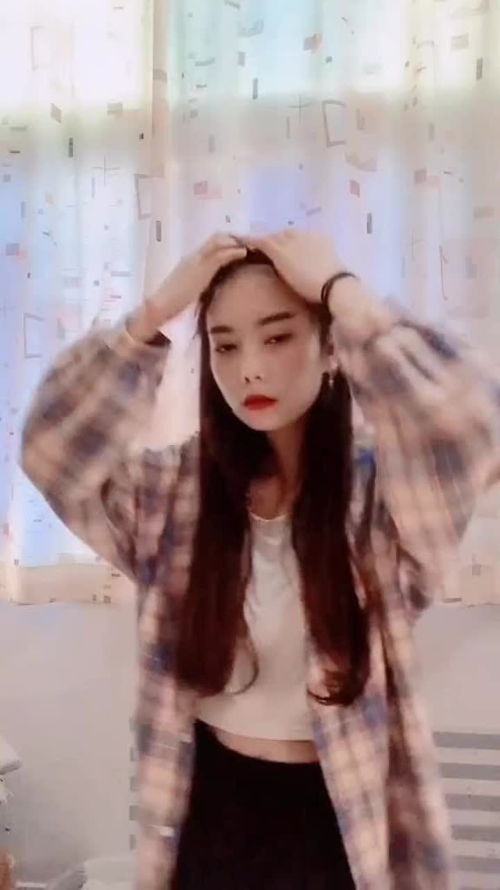 可怜的我们也要用钉钉上课了,不说啥了,一起冲吧!今天是跳舞很厉害的.