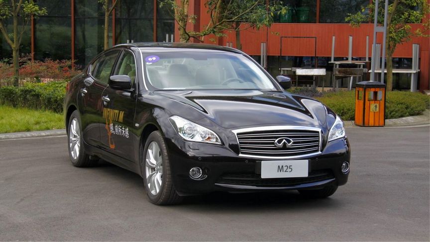 2011款英菲尼迪M25的安全气囊灯亮了是怎么回事?