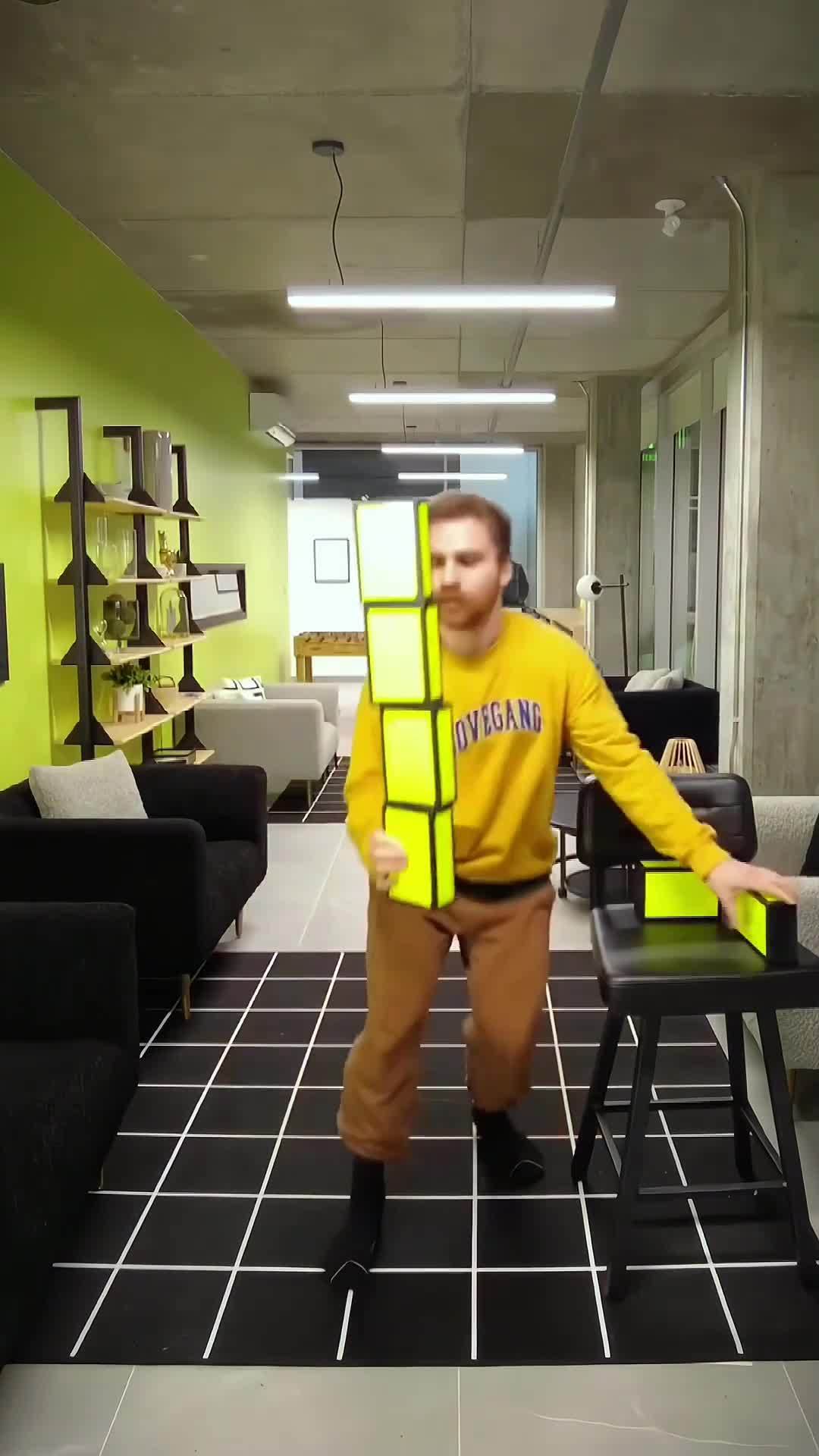 才艺:转动手表指针 倒回春天…