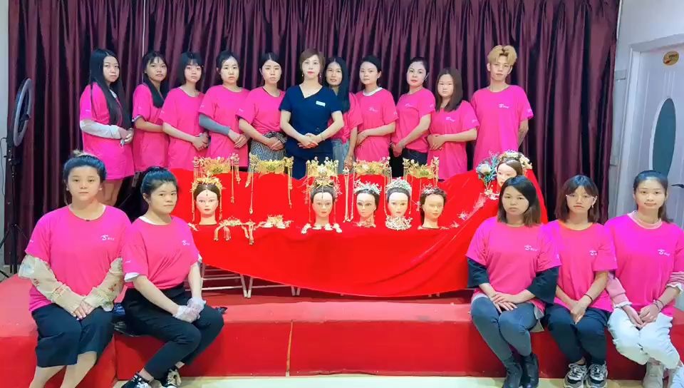 ...学校手工饰品制作培训?学手工饰品制作的学校?饰品制作培训机构?